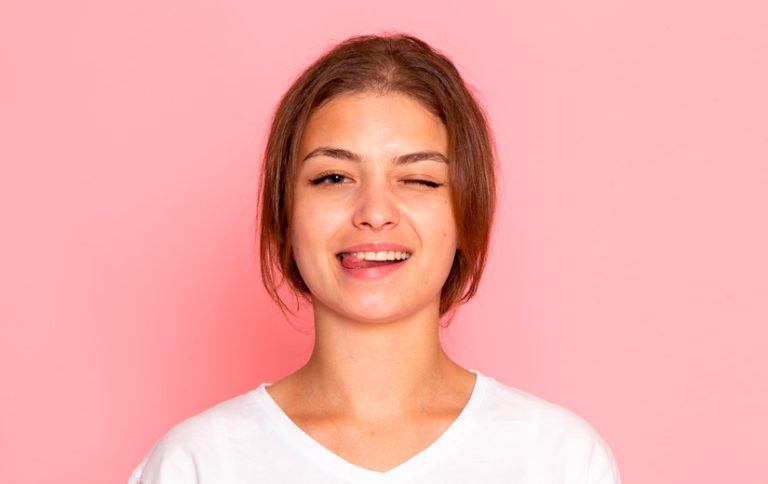 Lengua Agrietada: Causas y Cómo Aliviar el Escozor | Dental Company